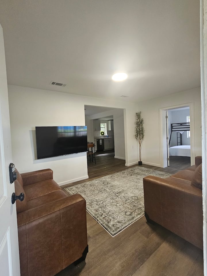 The Crestview Basecamp! Huge Long Term Discounts. - Crestview, FL