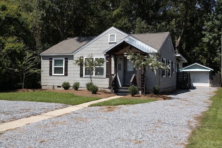 The Charming House On Dixie - Hattiesburg, MS
