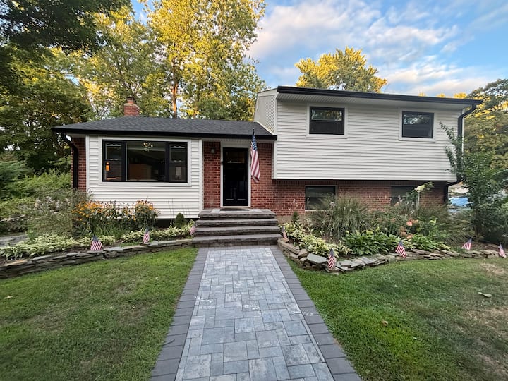 Laid Back Long Island Living In Greenlawn - Huntington, NY