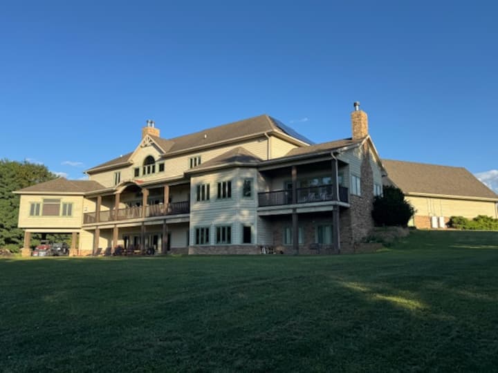 Hunting And Fishing Estate Featuring Private Pond. - Illinois