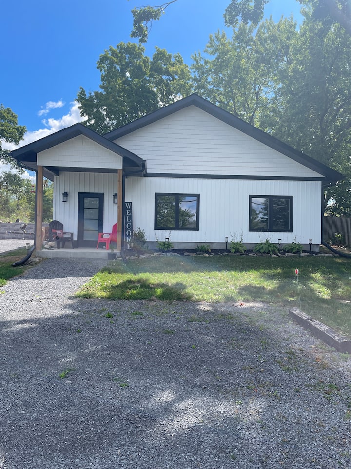 The Waters Edge Guest House - Napanee