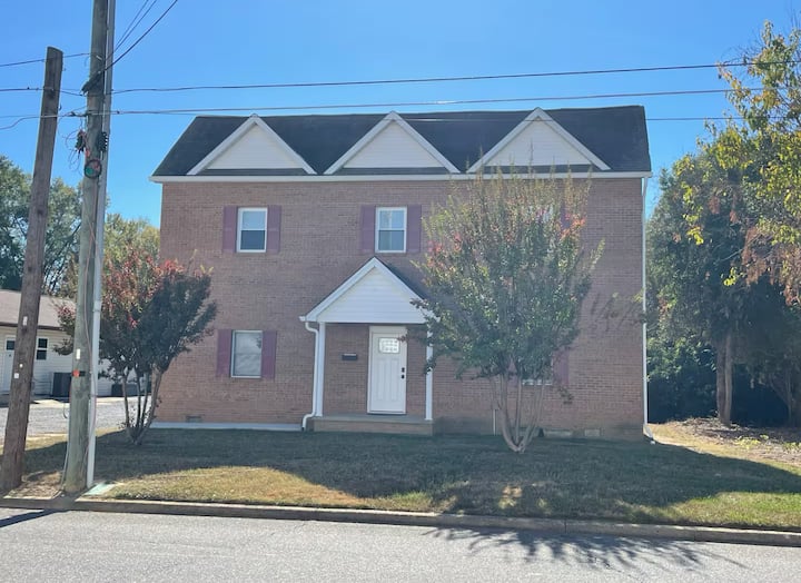 3 Br Gem In Downtown Mooresville - Mooresville, NC