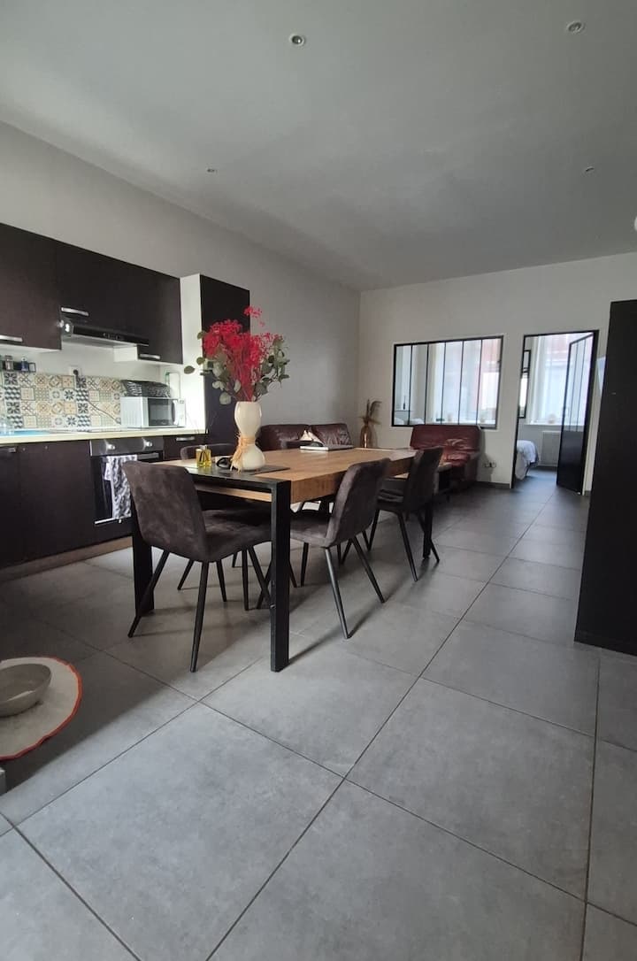 Esquermes-vauban,t2 Beau Volume Et Exterieur,métro - Lille