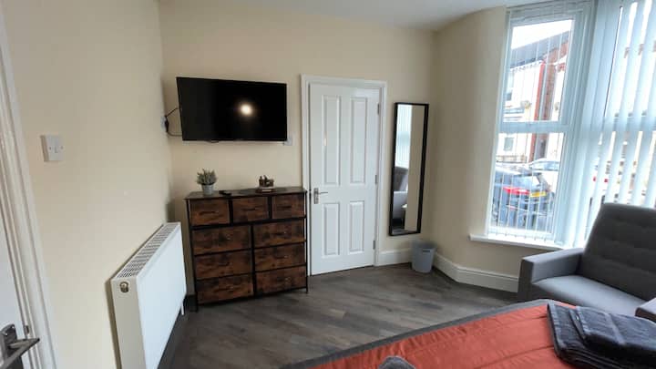 5m Walk From Stadium 6 Bed Anfield Home - Guernsey