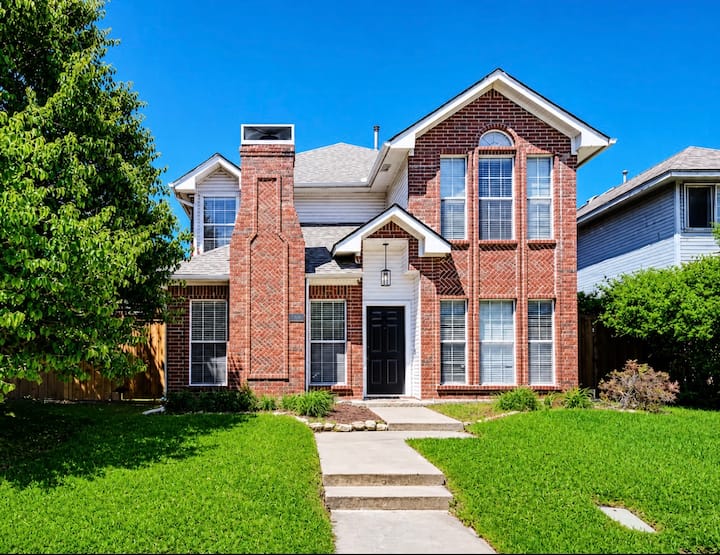 Luxe 4br In Dfw| Sleeps 10 | Fenced Yard | Spa Tub - Coppell, TX