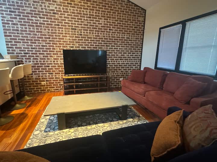 The Nostalgia Loft - Lake Louise, Crofton