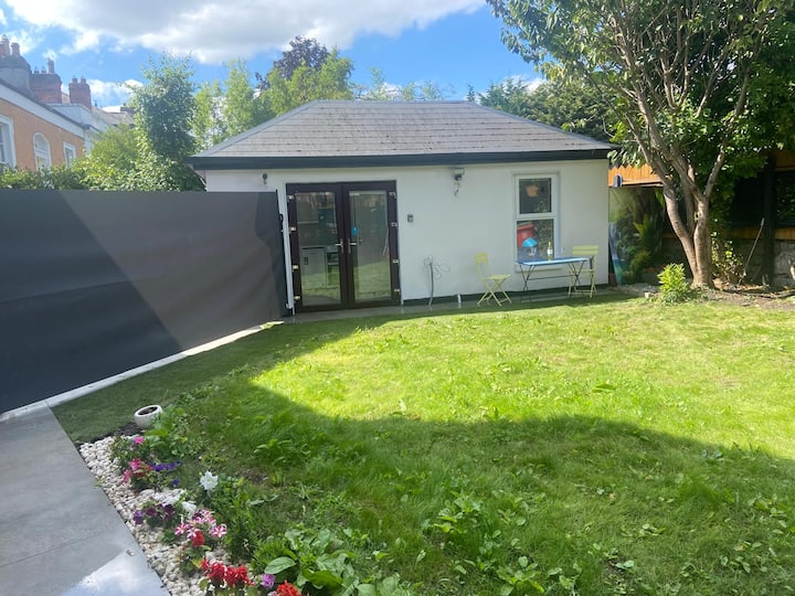 Luxury Garden Hideaway, Dublin - Dún Laoghaire