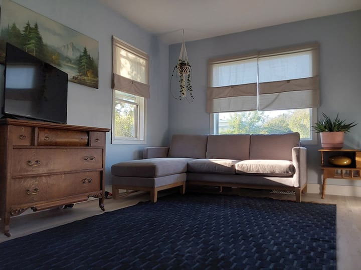 One Bedroom Updated Antique - Fairview