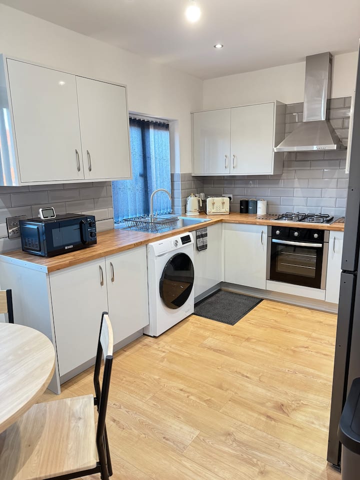 Lux & Cosy Vibes In Nuneaton | Gated Parking - Nuneaton