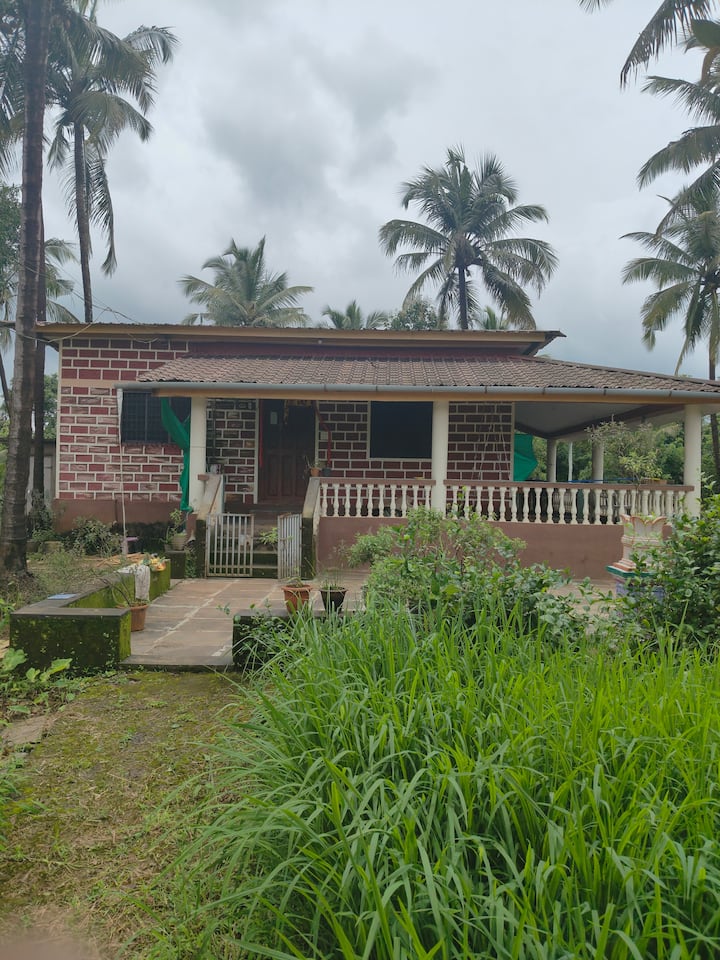 Secluded Farmstay Surrounded By Forest And River - Kankavli