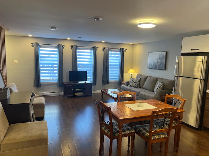 3 Bed 2.5 Bath On Queen Pet Friendly - St. John's
