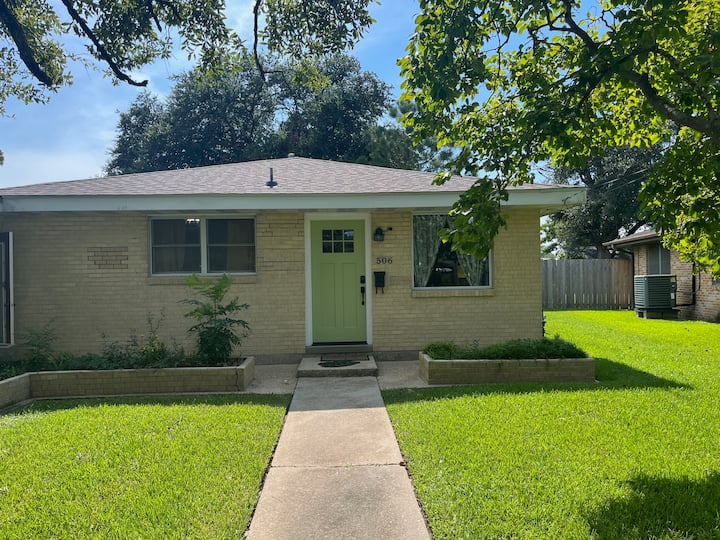 Nola Quiet Suburban Retreat - Kenner, LA