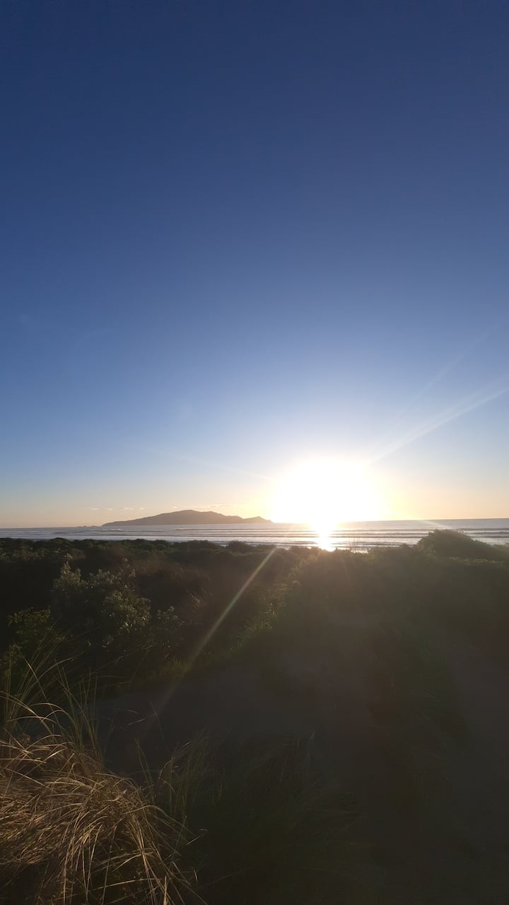 Heavenly Horizons -
Spectacular Kapiti Sunsets - Ōtaki Beach