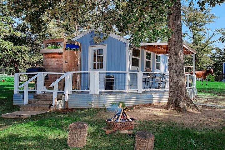 Pixie's Porch Tiny Home - Fort Boggy State Park, Centerville