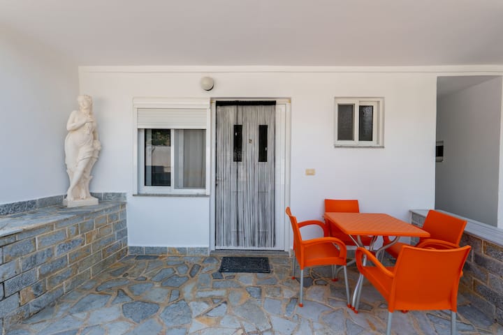 Room 2 Ground Floor - Qeparo