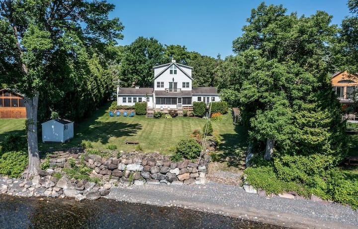 Lakehouse With Hot Tub - Grand Isle, VT