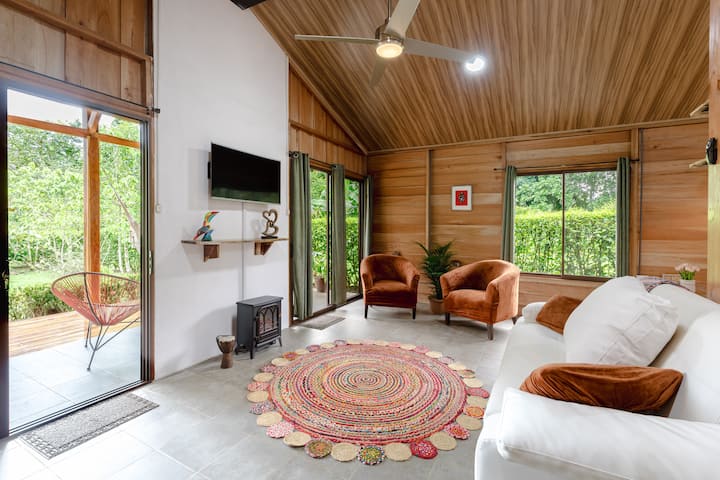 Warm Wood Cabin | Jacuzzi & Bbq | Peaceful Getaway - La Tigra