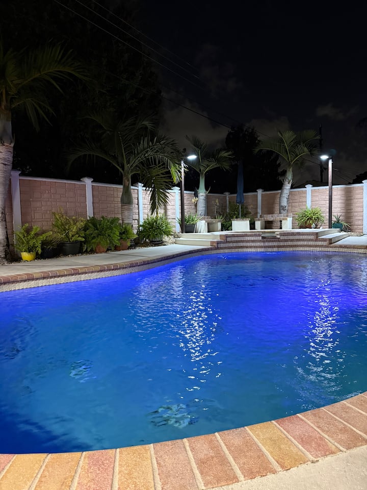 4/2 Hollywood Retreat | Minutes To Casino & Beach - Miramar, FL