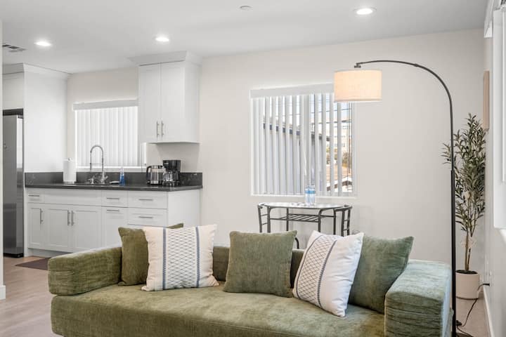 ৎ୭ Niagara Haven ৎ୭ - Burbank, CA