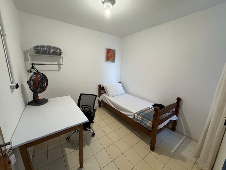 Quarto Individual Pousada Centro - Curitiba