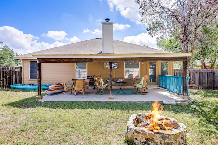 Buckhorn Bungalow
Epic Backyard!
Entire Home - Lake Travis