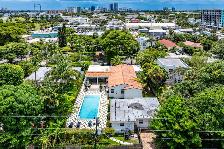 Lux|primelocation|htdresortpool|outdrdining - West Palm Beach, FL