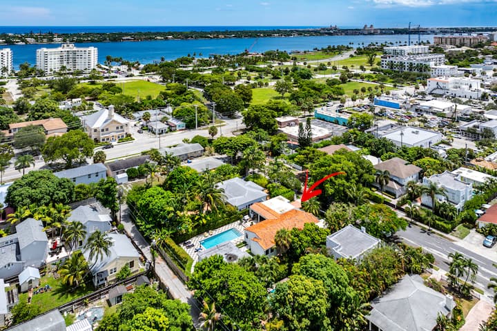 Mins2beach-highquality-htdpool-outdoordining - West Palm Beach