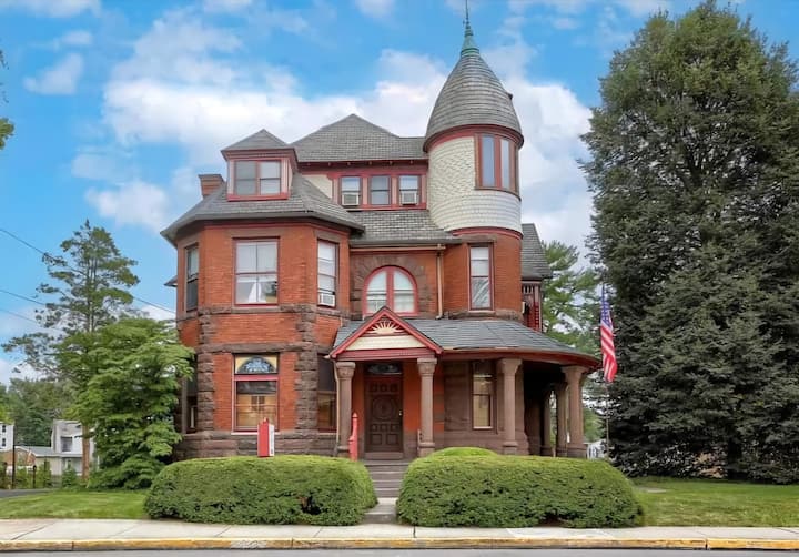 Victoria Square Mansion - Middletown, PA