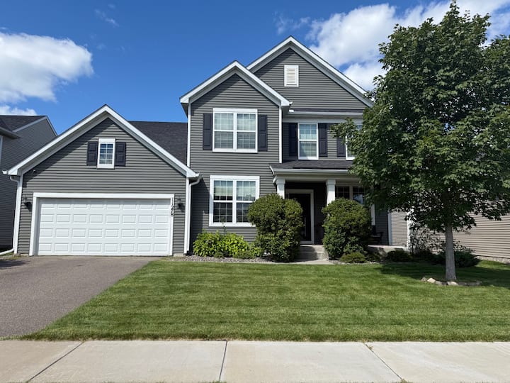 Beautiful Room With Dedicated Bathroom. - Maple Grove, MN