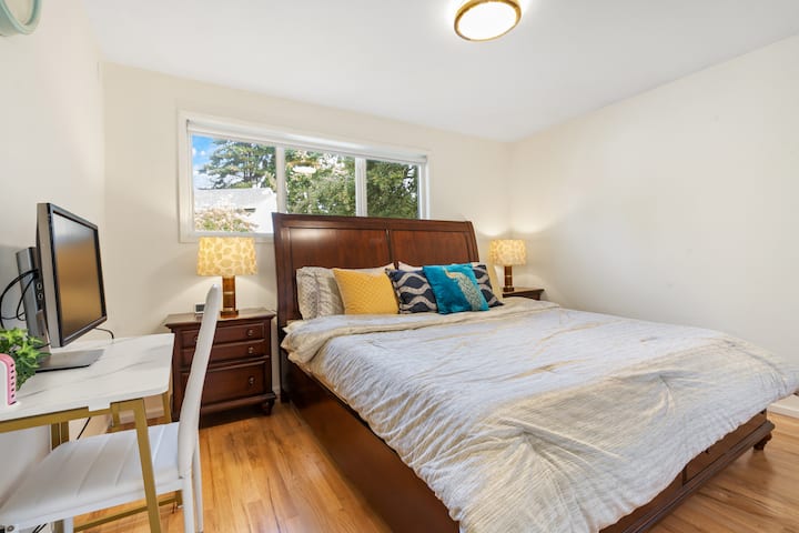 New Modern Eastside Retreat: Kitchen & Playground - Bellevue, WA