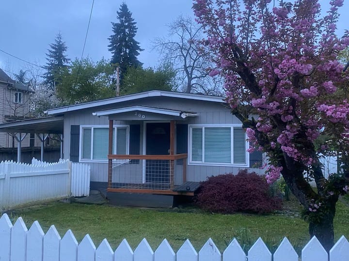 3 Bedroom Cottage On The River - Roseburg, OR