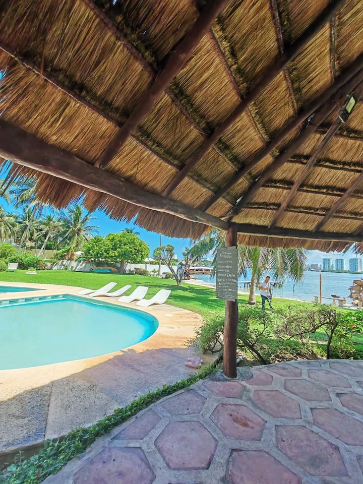 Casa En Zona Hotelera En La Laguna A 6 Min Cocobon - Cancún