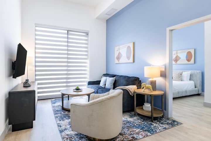 Landing | Stylish 2bd, Yoga Studio, Gym - North Miami, FL
