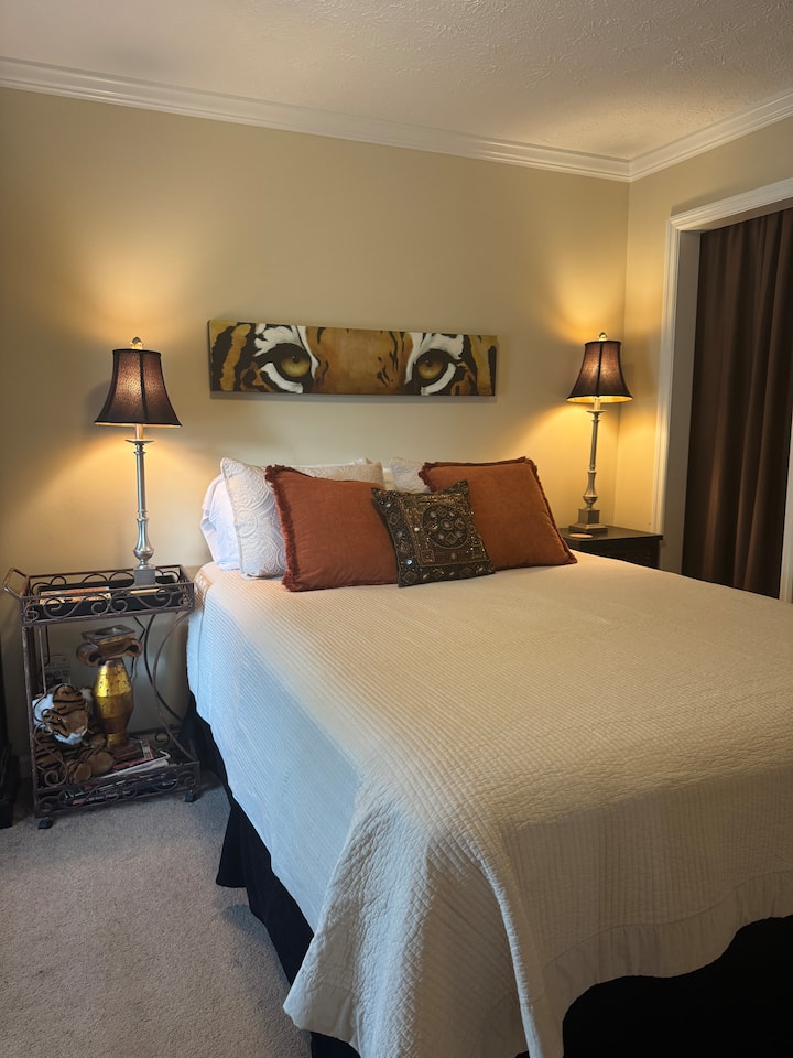 Stadium View! War Eagle Retreat - Auburn, AL