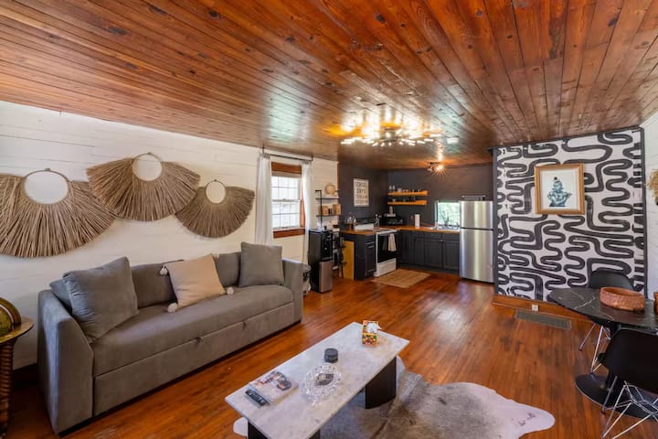 Tranquil Historic Guest Suite - Gastonia, NC