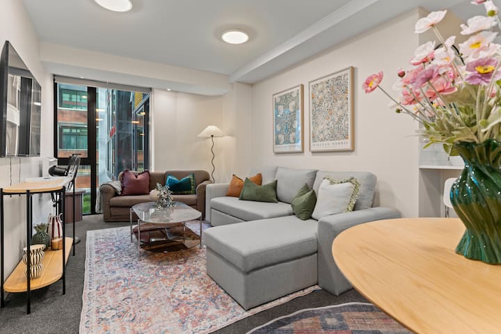 Gorgeous Abode With Pool And Parking Near Skytower - Auckland