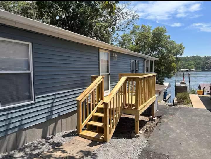 Lakeside Retreat - Marion, IL