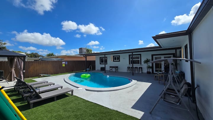 Sun, Swim, Stay – Perfect Poolside Escape - Miramar, FL