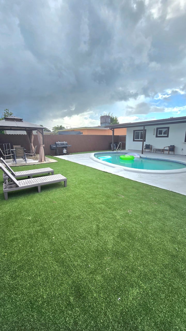 Sun, Swim, Stay – Perfect Poolside Escape - Miramar, FL