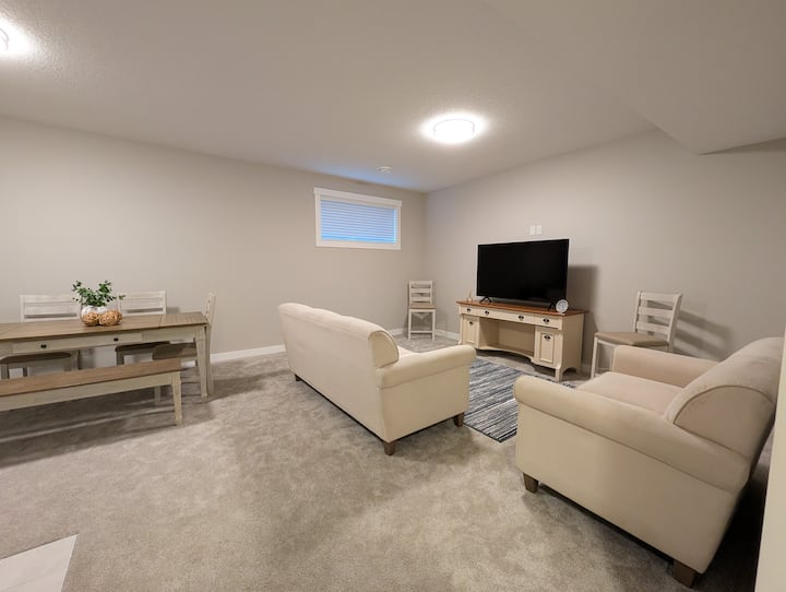 Modern Suite Near Banff/calgary - Canada