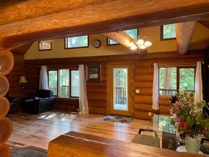Treehouse Escape Master Room - Ladysmith