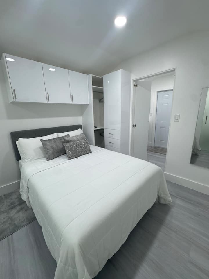 Cozy Modern Tiny Home · Miami Springs Getaway - Miami, FL