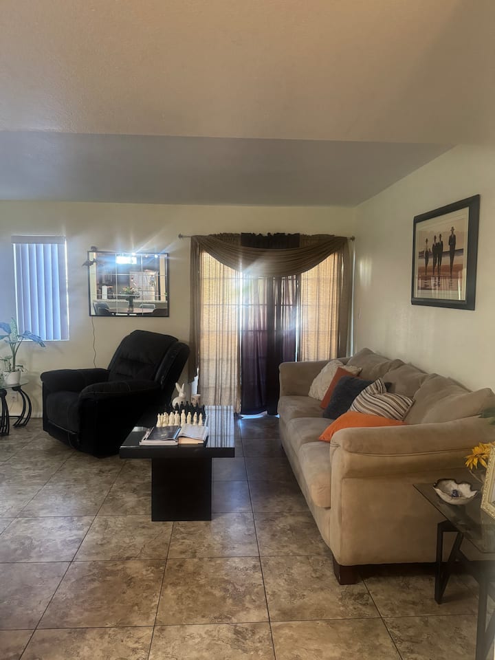 Desert Haven! Cozy, Bright & Modern. - Big Surf, Tempe