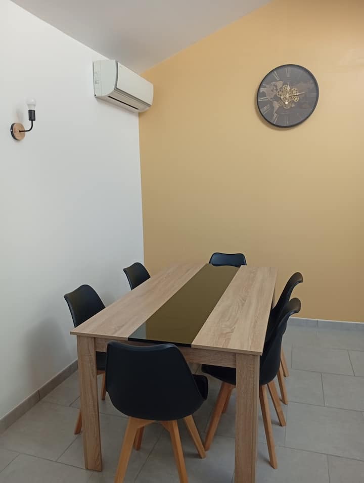 Petite Maison Rénovée, Jardin, Au Centre Ville - Jardin Zen d'Erik Borja