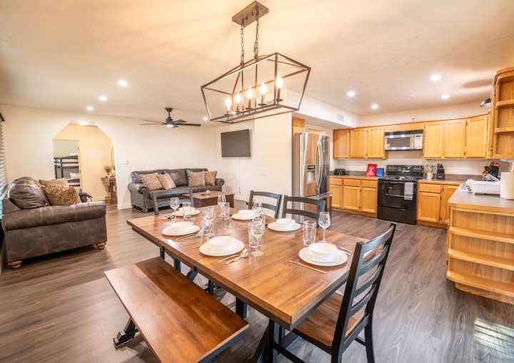 Remodeled Family Retreat• 15ppl - Lake Powell