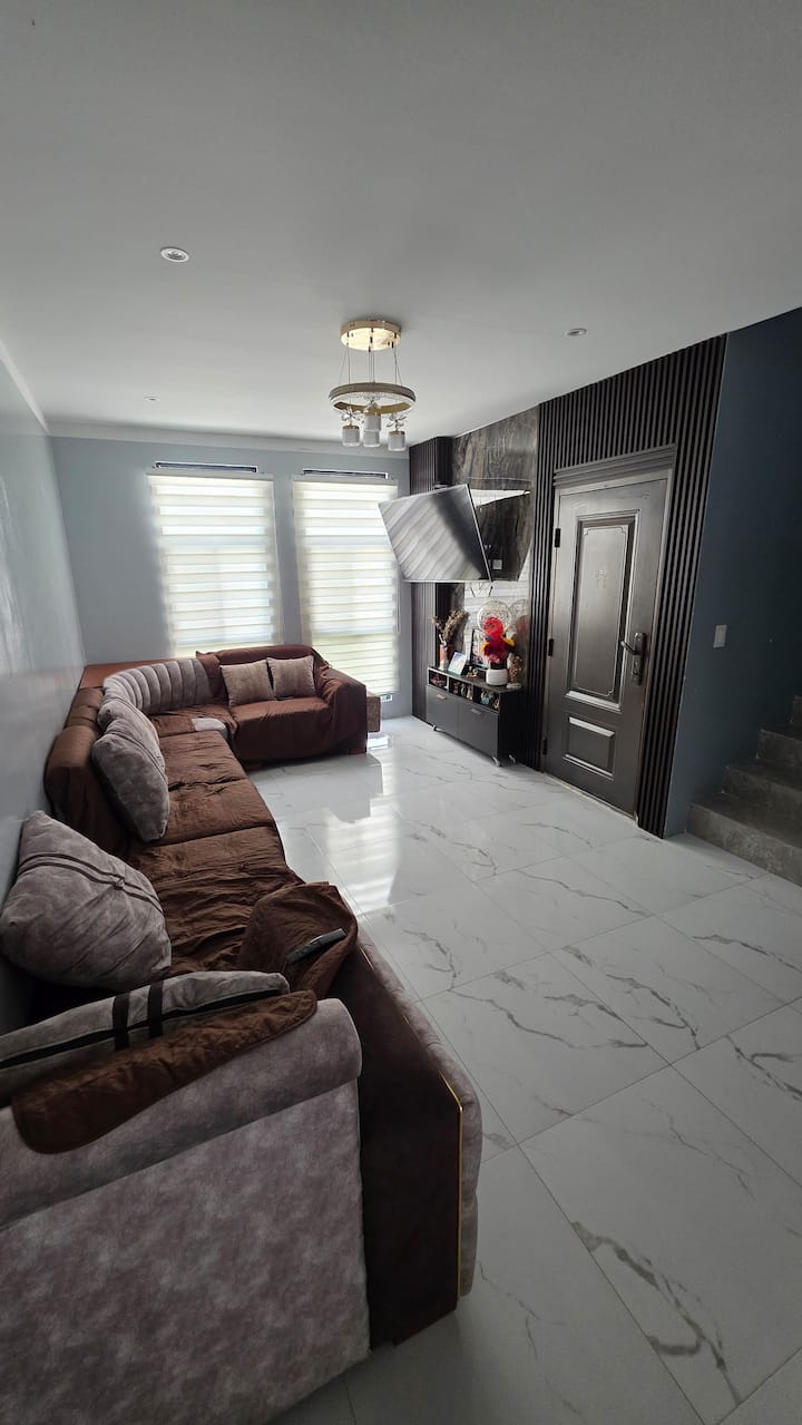 Encantadora Casa Familiar En Urbanizacion - Machala