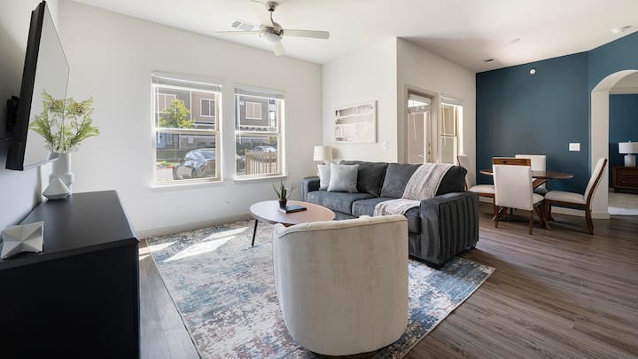 Landing | Modern 1bd, Gym, Game Room - Buda, TX