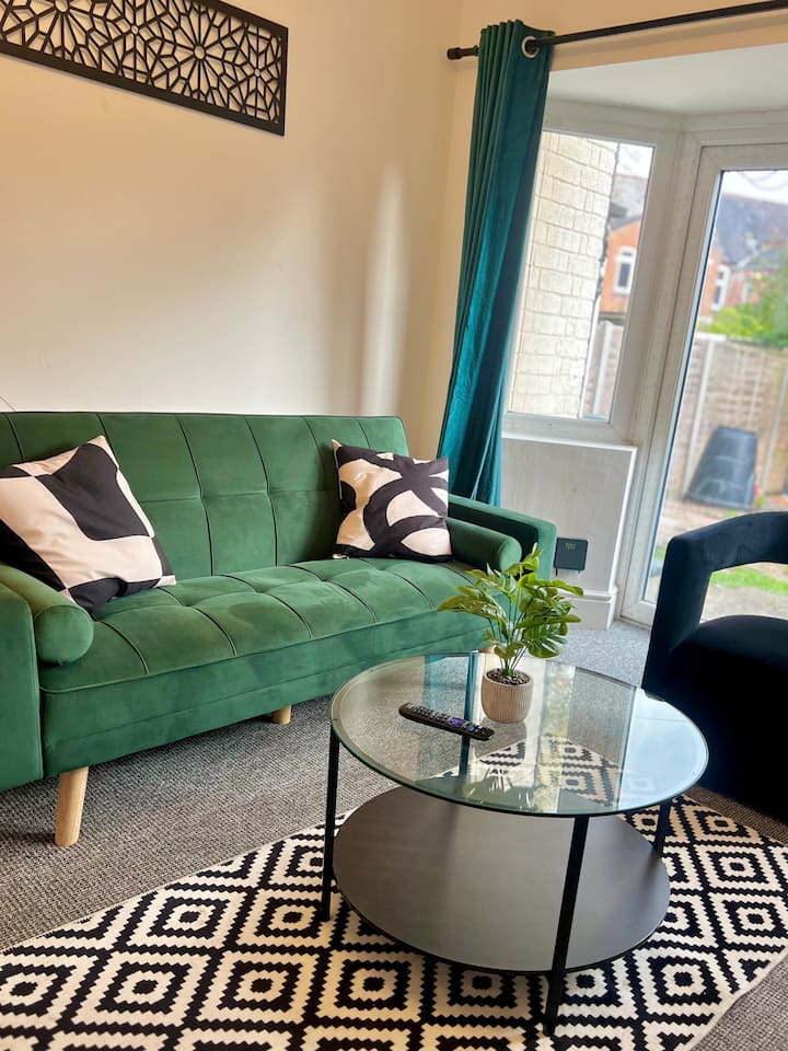 Long Project Stay Near M1 Contractors 3 Bed House - Leicester