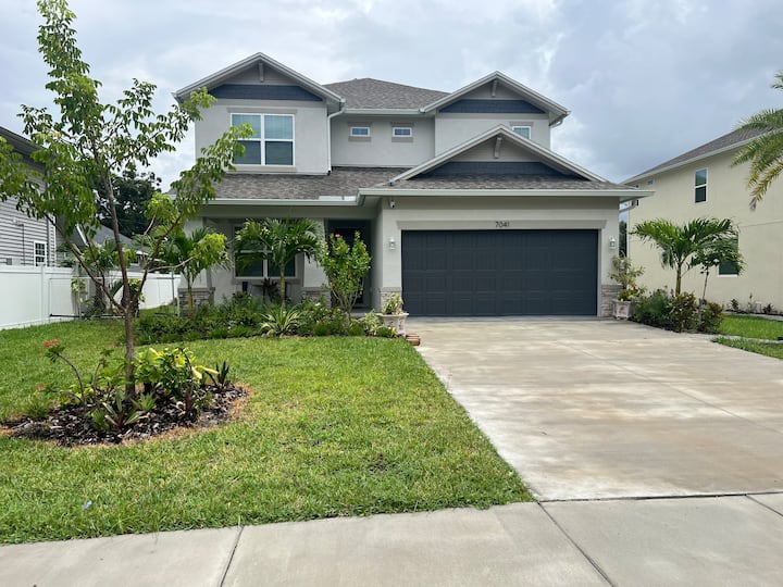 New Construction | 5br Spacious Home Near Beach - St. Petersburg, FL