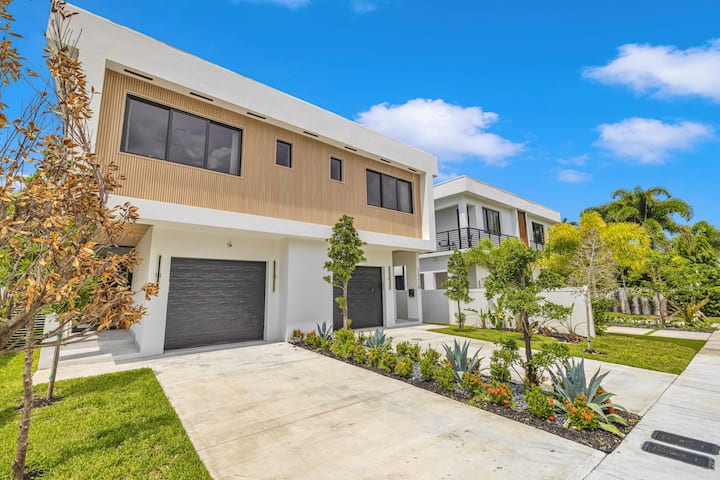 Lasolas-8 Bd Two Pool-bbq-games - Fort Lauderdale